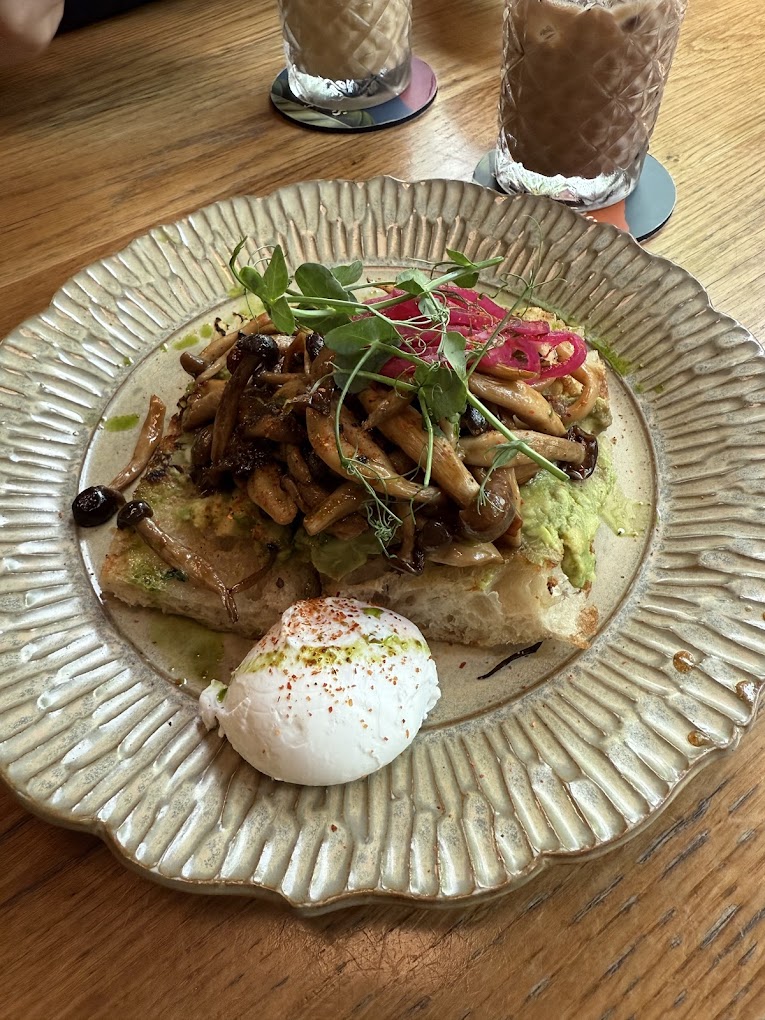 Common Man Coffee Roasters TTDI, Kuala Lumpur - Cafe...